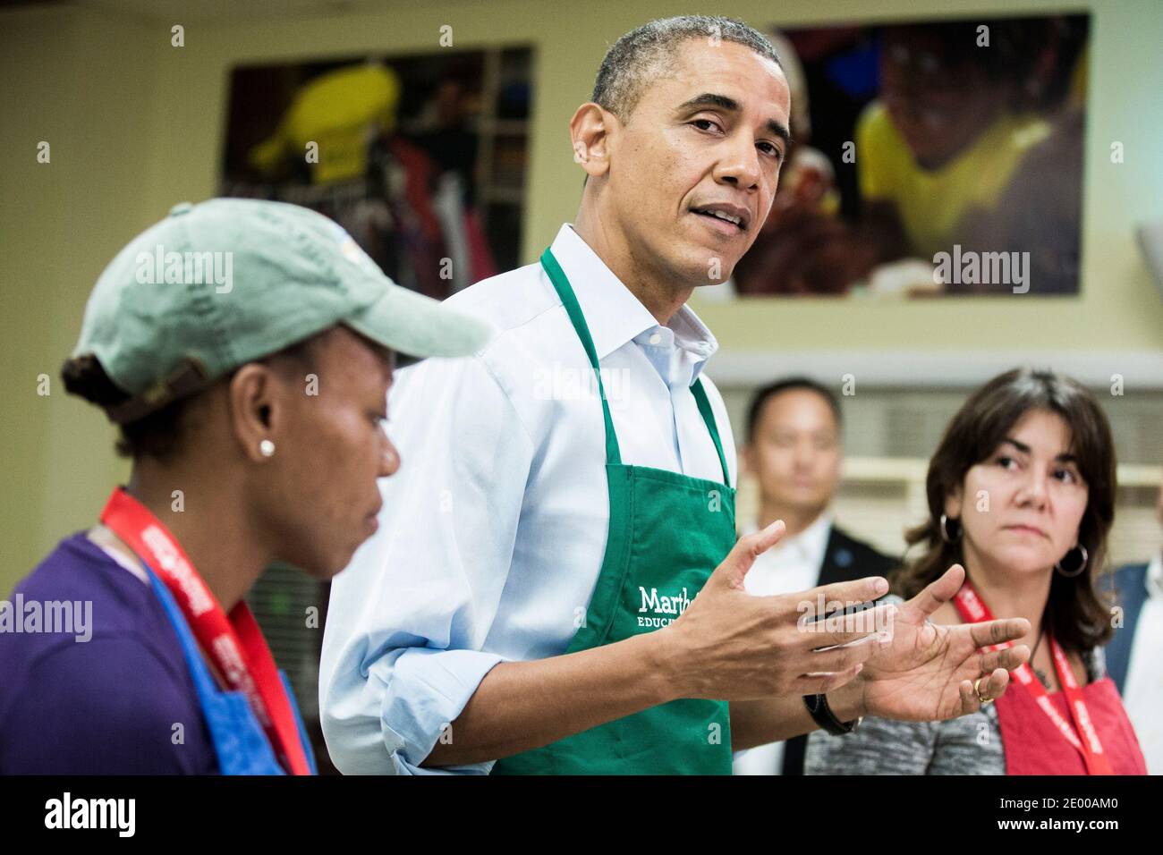 Left to right dolly hi-res stock photography and images - Alamy