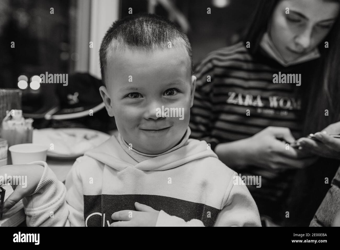 Parent ignore kid hi-res stock photography and images - Alamy