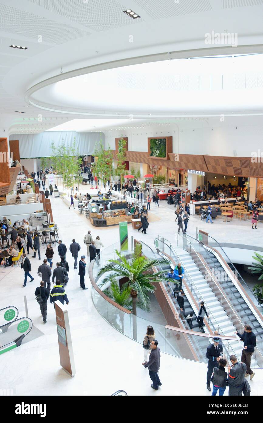 Aeroville hi-res stock photography and images - Alamy