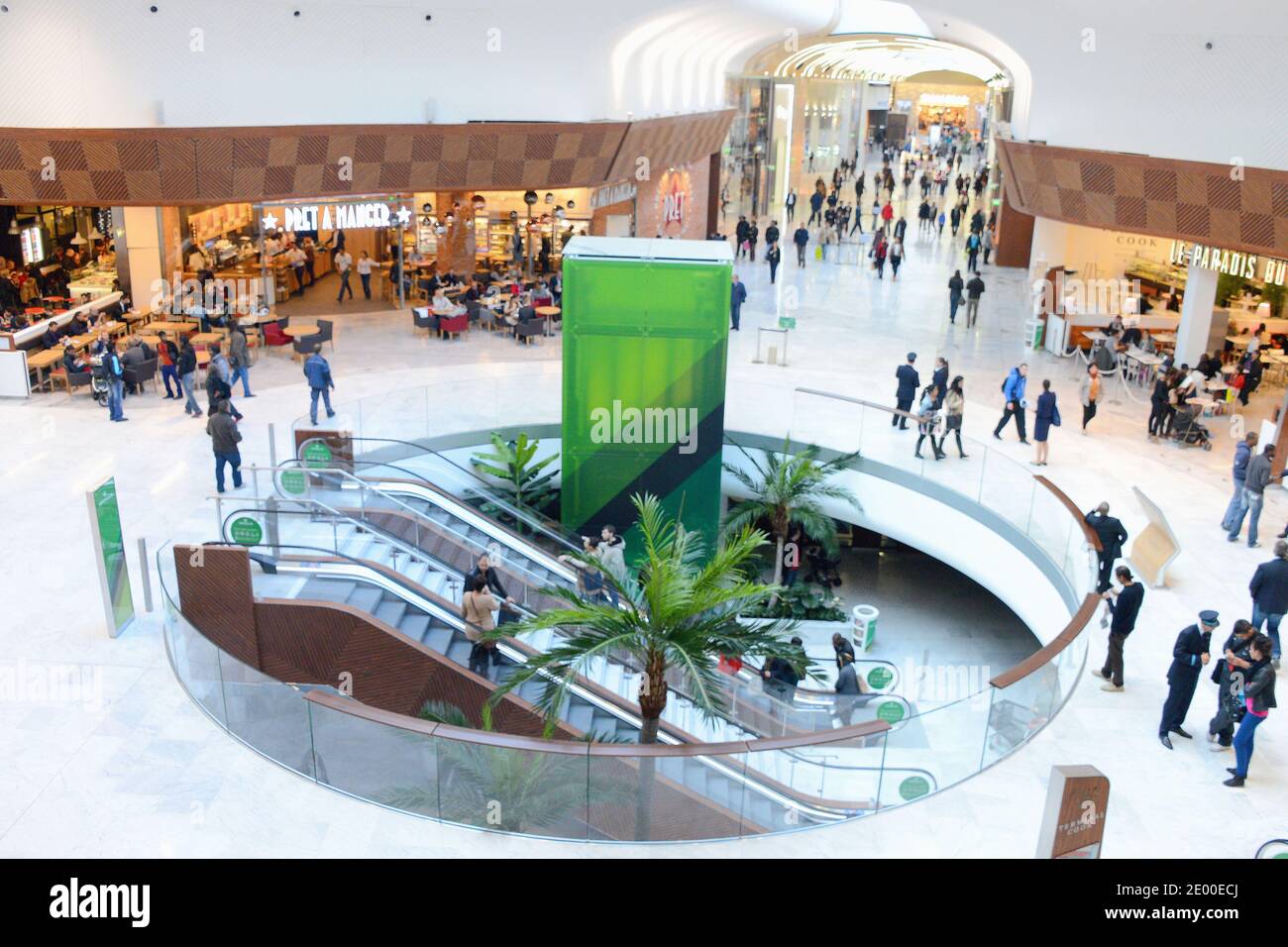 Aeroville hi-res stock photography and images - Alamy