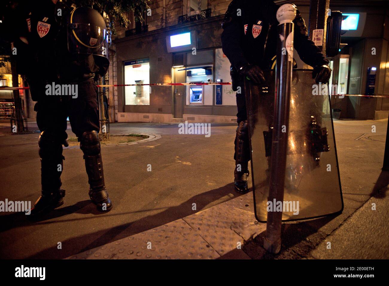 Hostage negotiation hi-res stock photography and images - Alamy