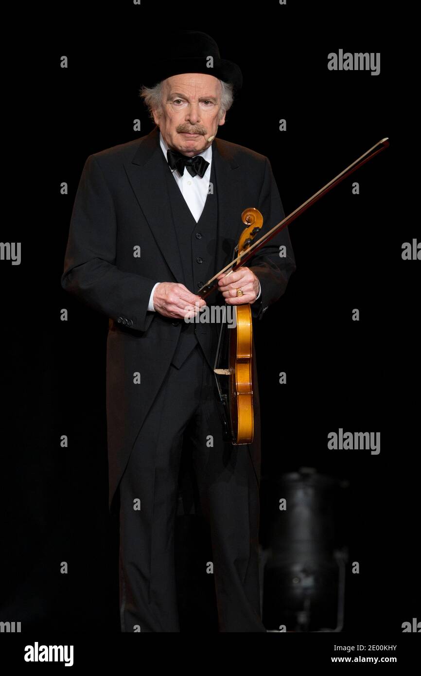 French humorist and actor Popeck (born Judka Herpsu) performs his one ...