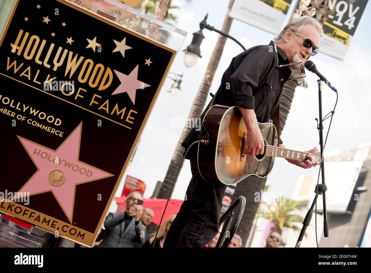 Kris Kristofferson performs 'Me & Bobby McGee' live on Hollywood ...