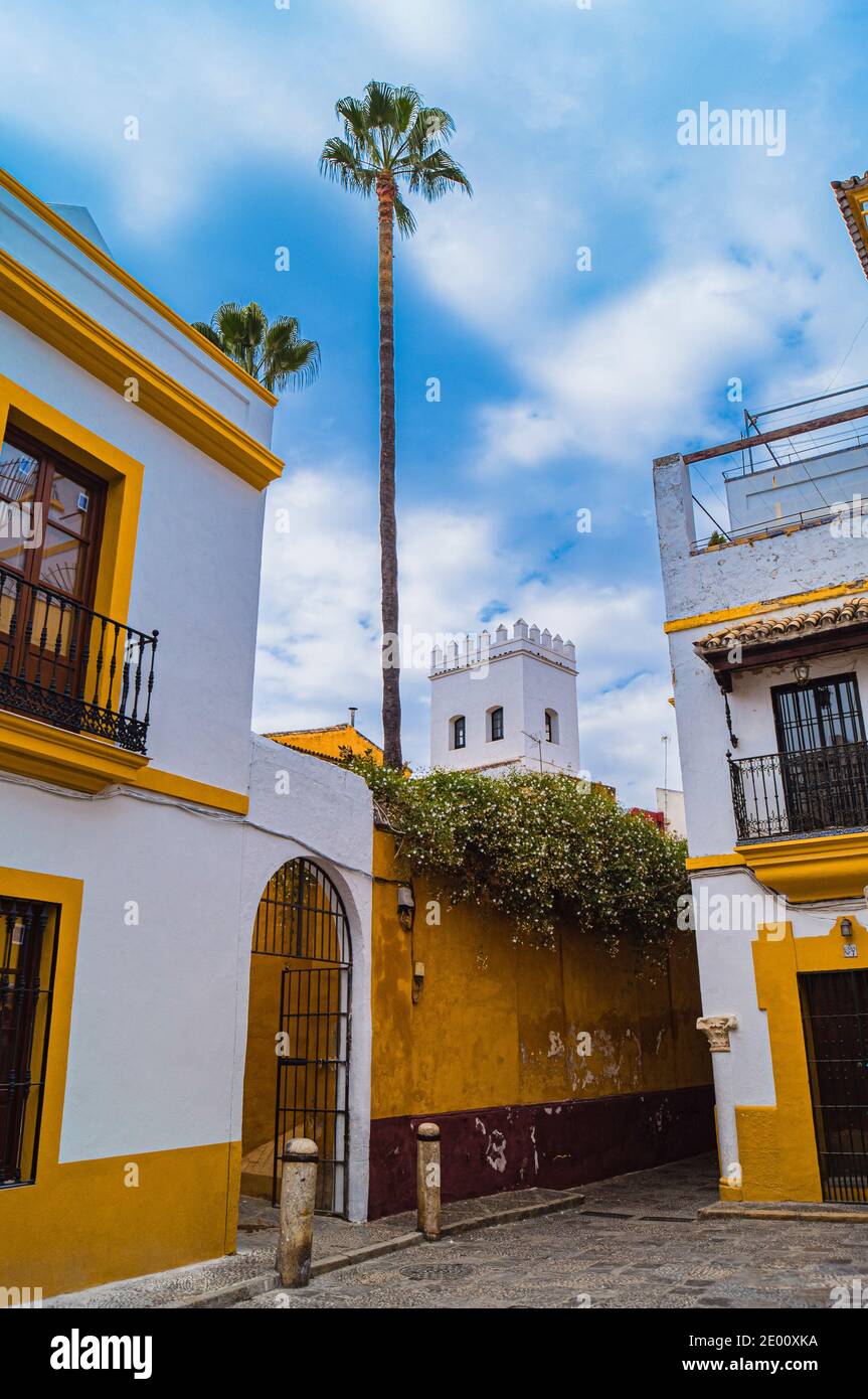 Old city center of seville hi-res stock photography and images - Alamy