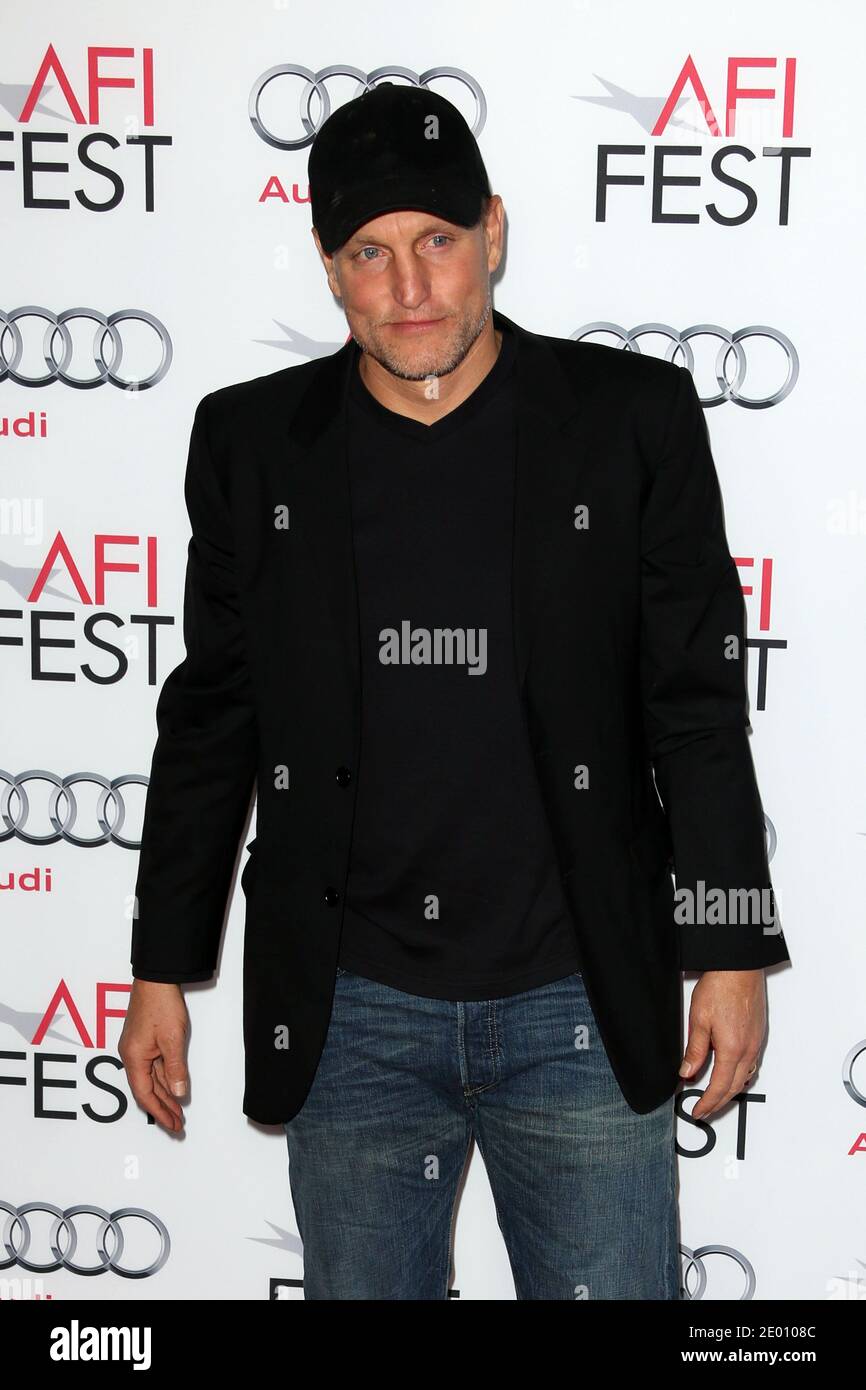 Woody Harrelson arrives to the premiere of Out Of The Furnace in ...
