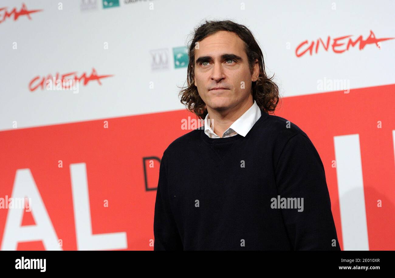 Joaquin phoenix, her, 2013 hi-res stock photography and images - Alamy