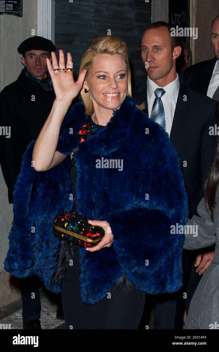 Elizabeth banks attending hunger games hi-res stock photography and ...