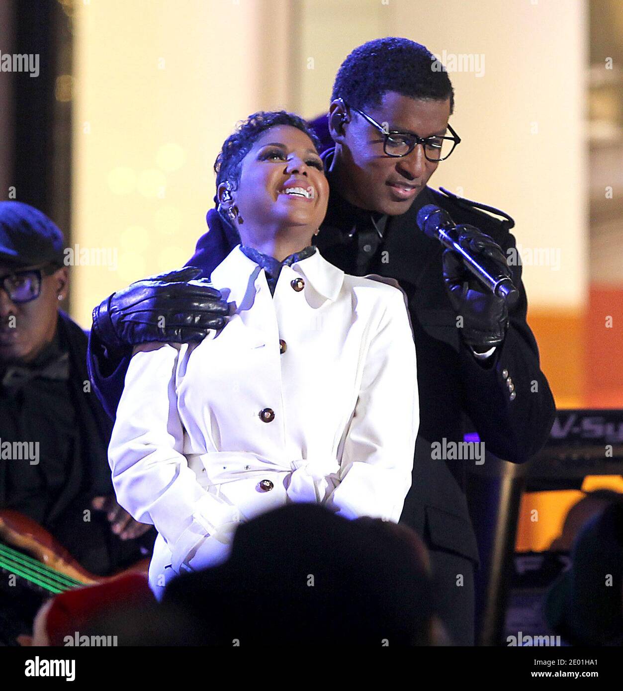 Toni Braxton and Baby Face sing during the Pre-Tape of the Christmas ...
