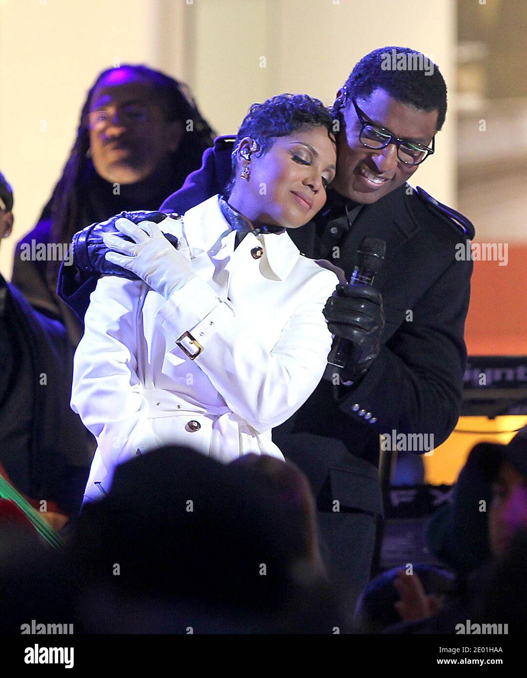 Toni Braxton and Baby Face sing during the Pre-Tape of the Christmas ...
