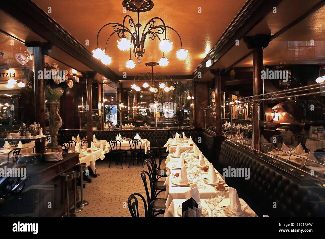 Brasserie bofinger restaurant paris hi-res stock photography and images ...