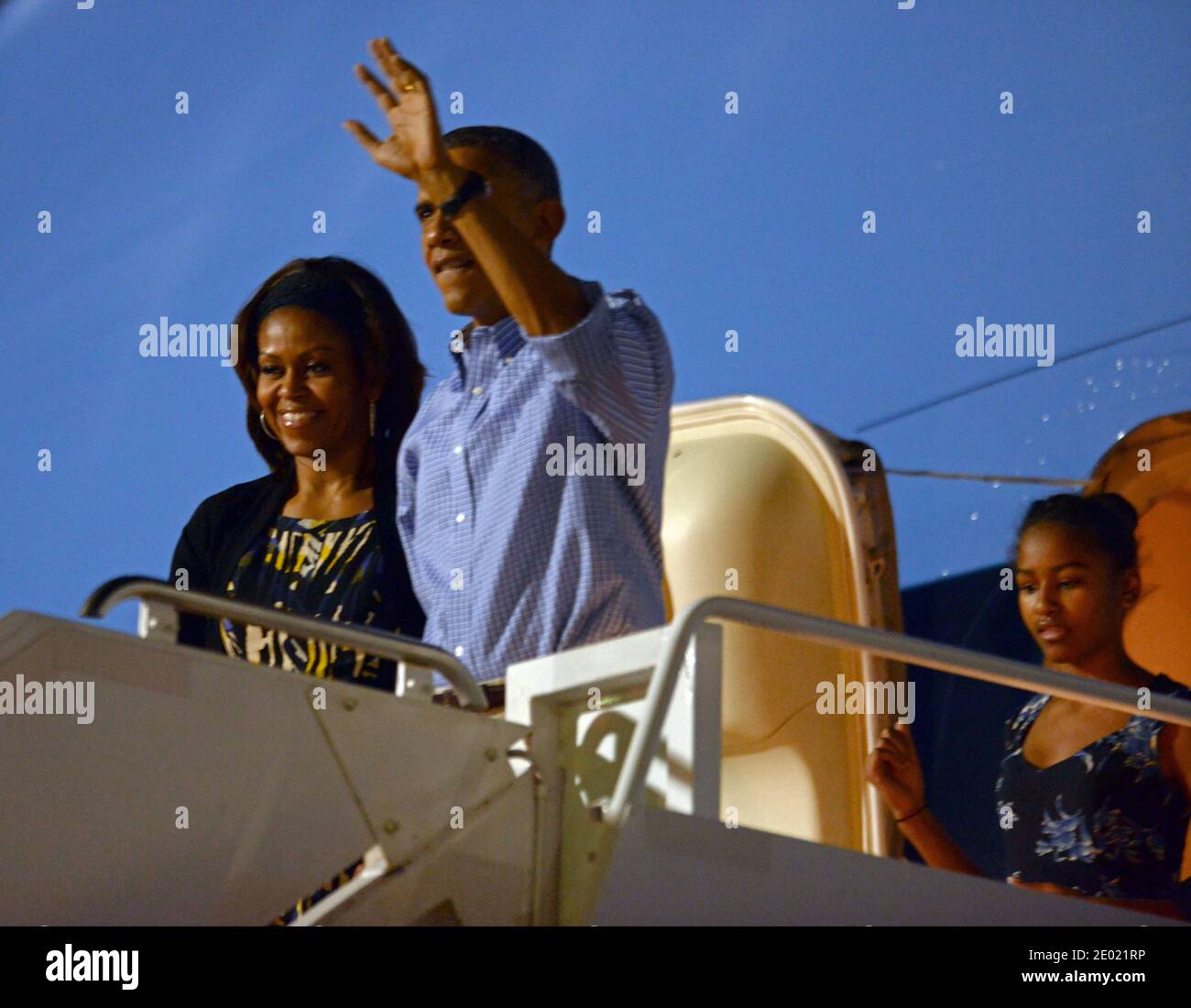 Barack and michelle obama family photo hi-res stock photography and ...