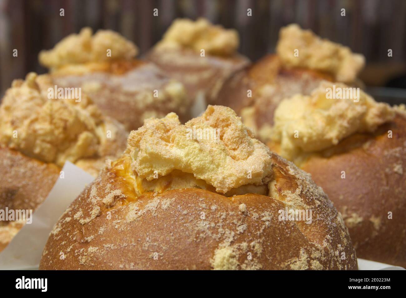 Mona traditional spanish cake hi-res stock photography and images - Alamy