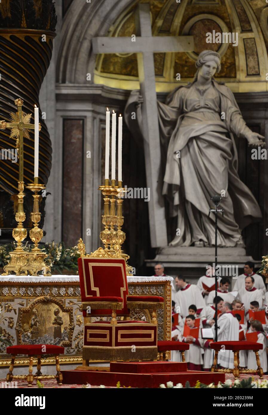 Popes throne hi-res stock photography and images - Alamy