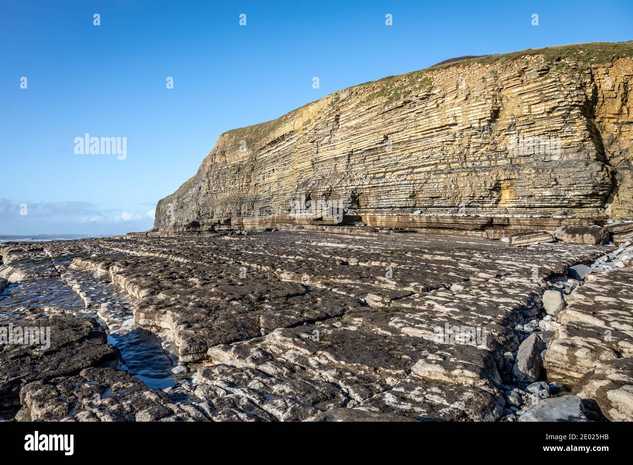 Dunraven bay cliff hi-res stock photography and images - Alamy