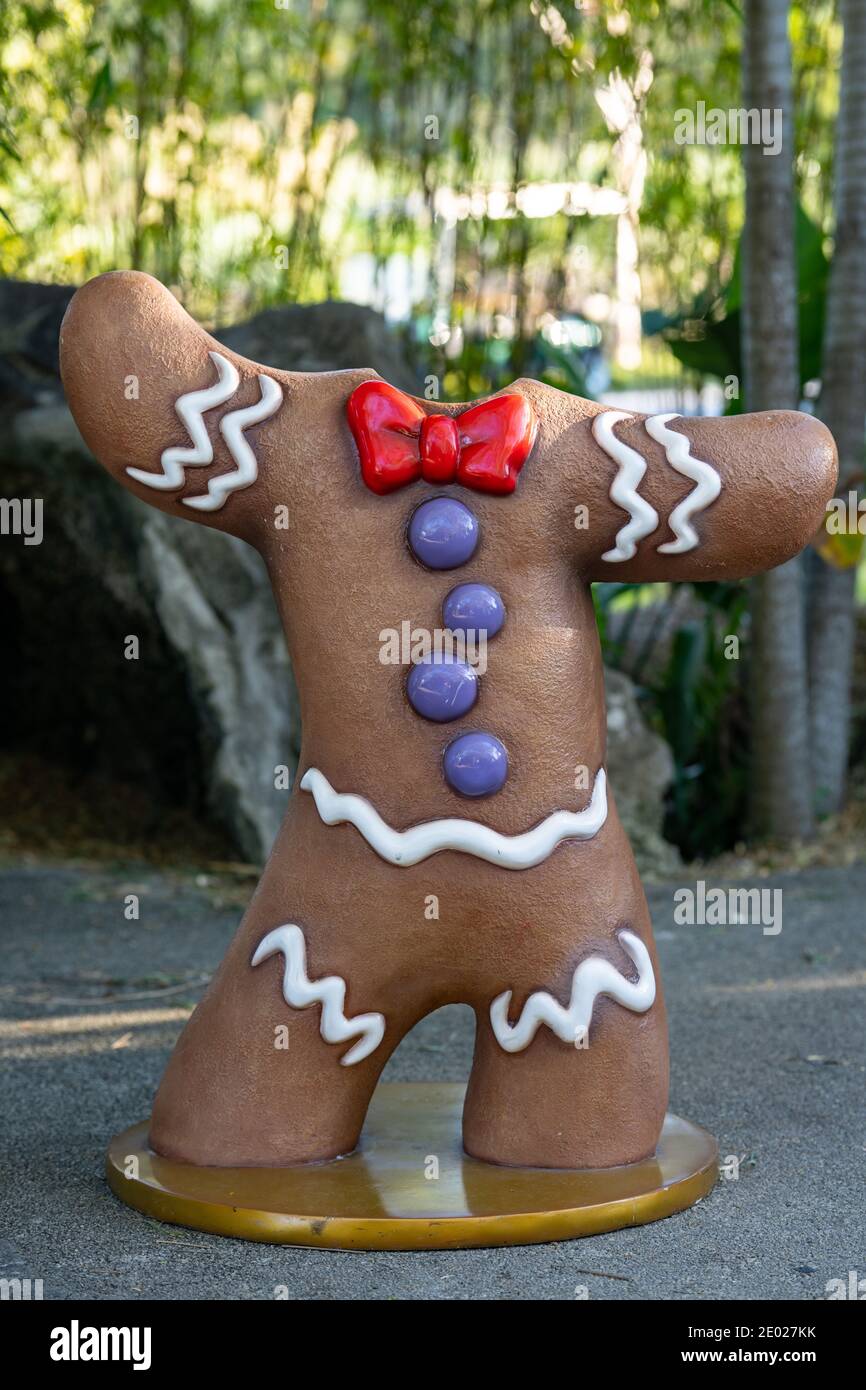 Photo of a headless Gingerbread man lifesize Stock Photo - Alamy