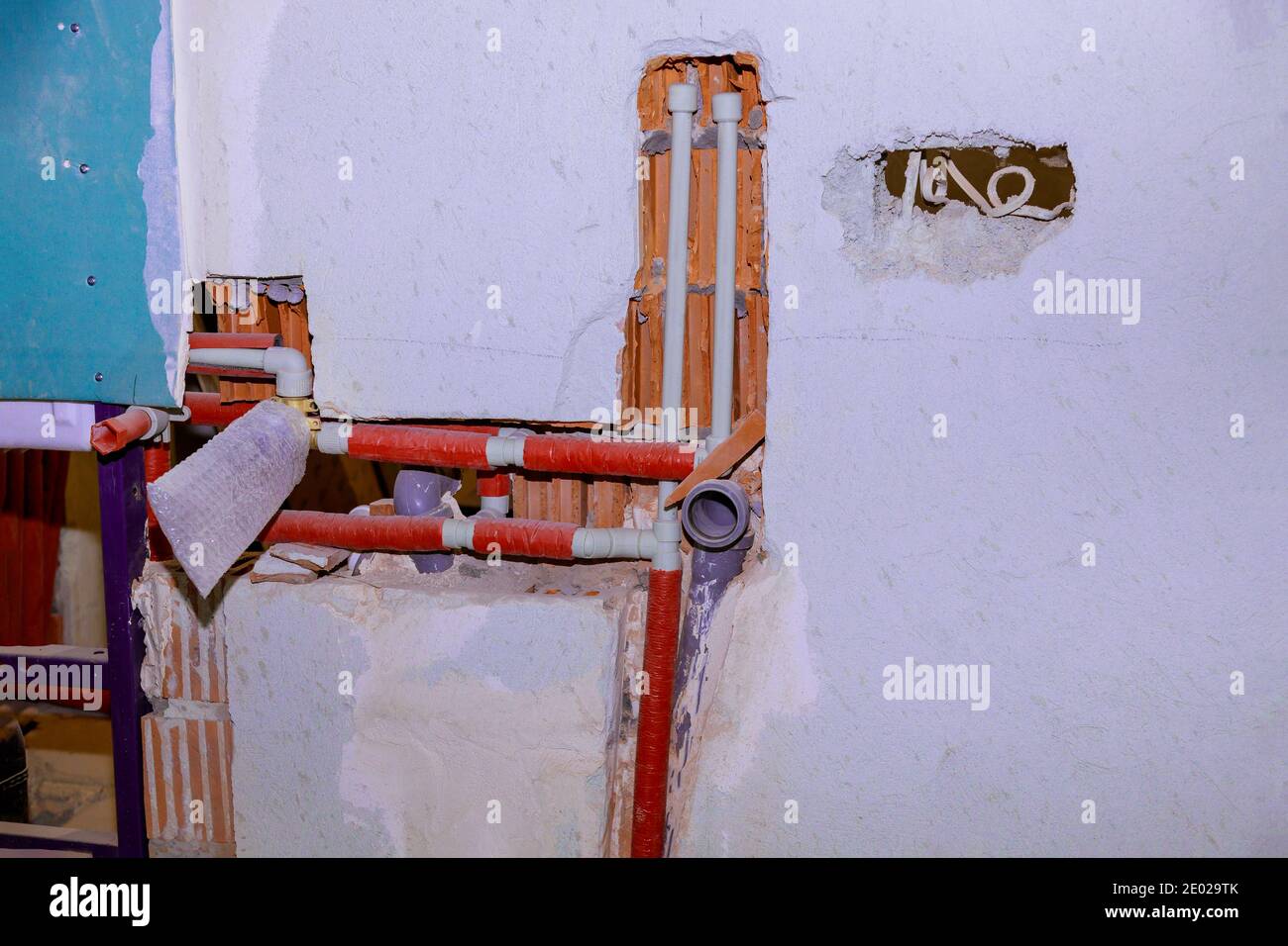 Home construction with hot red pex pipe layout in new bathtub house PVC ...