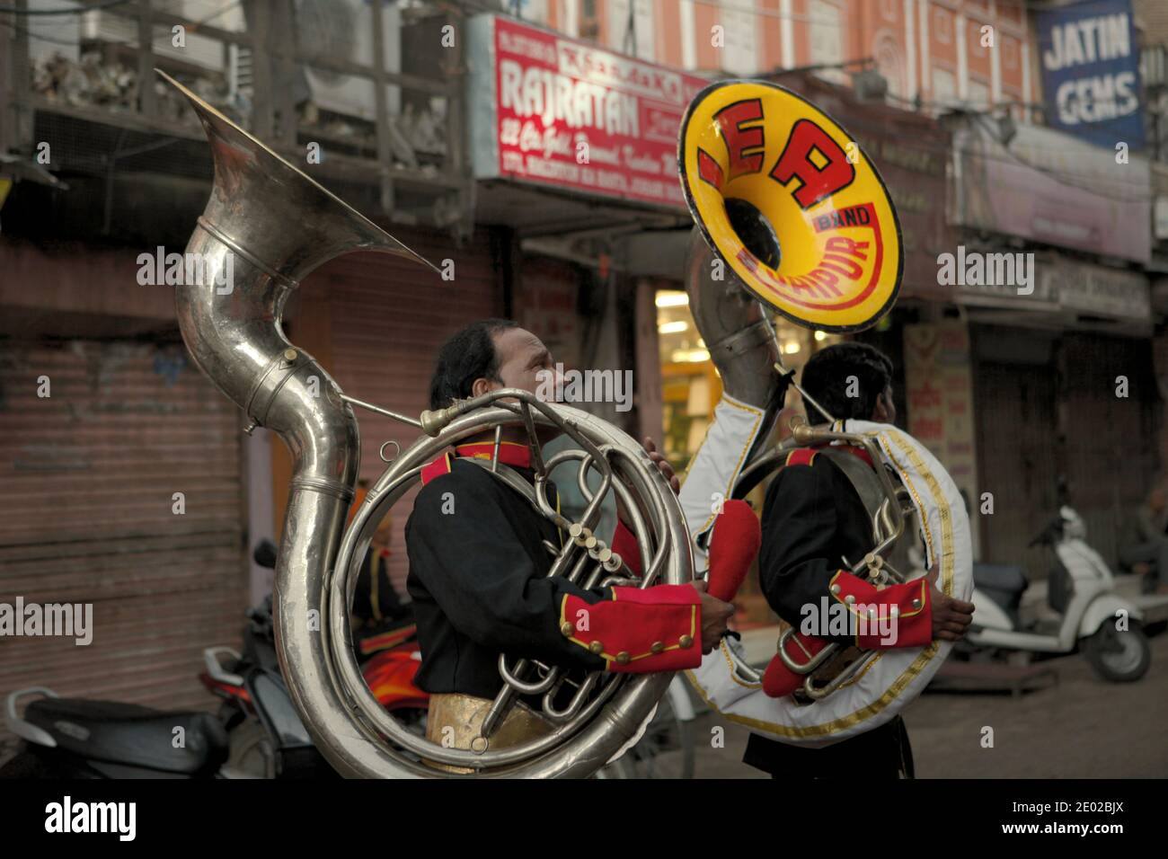 Musical instruments or india hi-res stock photography and images - Alamy