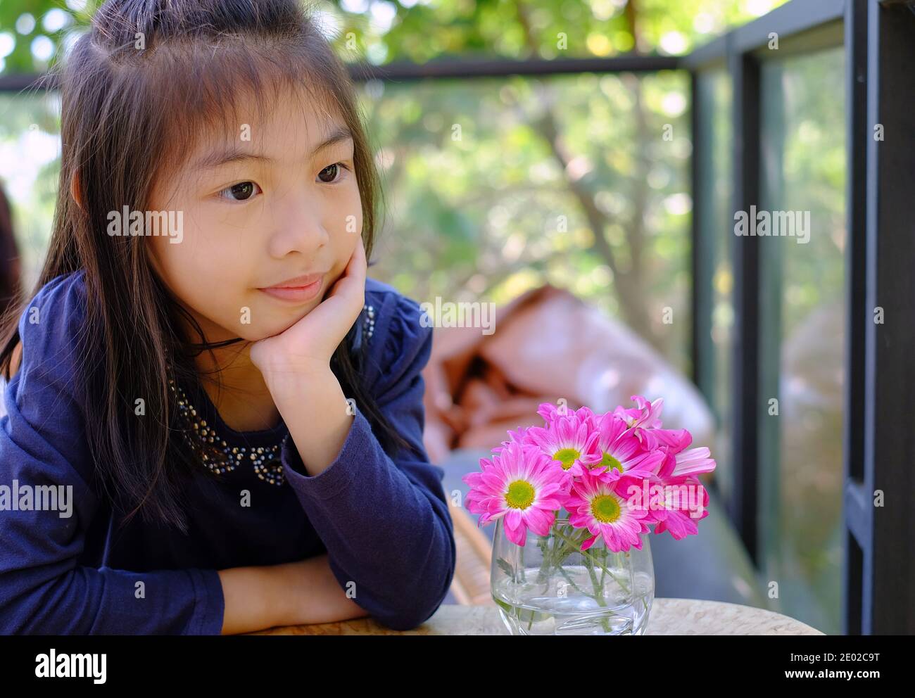 Pondering hand face hi-res stock photography and images - Alamy
