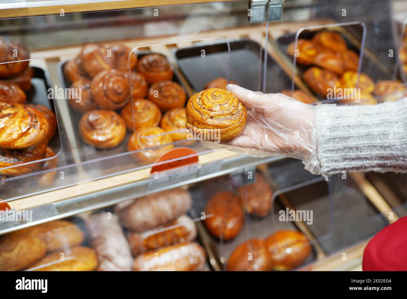 One bun hi-res stock photography and images - Alamy