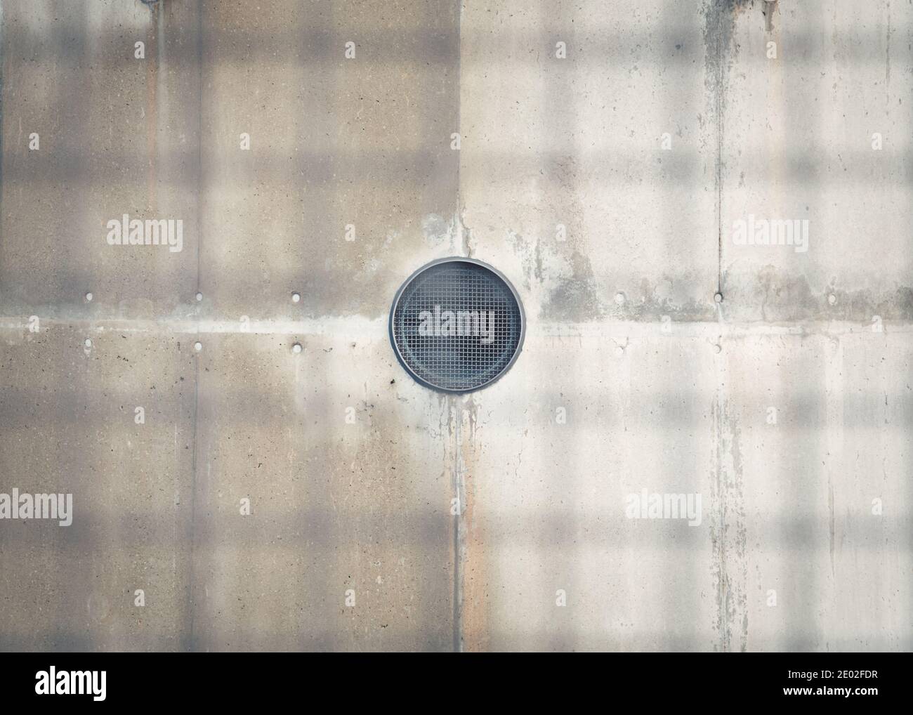 Concrete wall with round window hi-res stock photography and images - Alamy