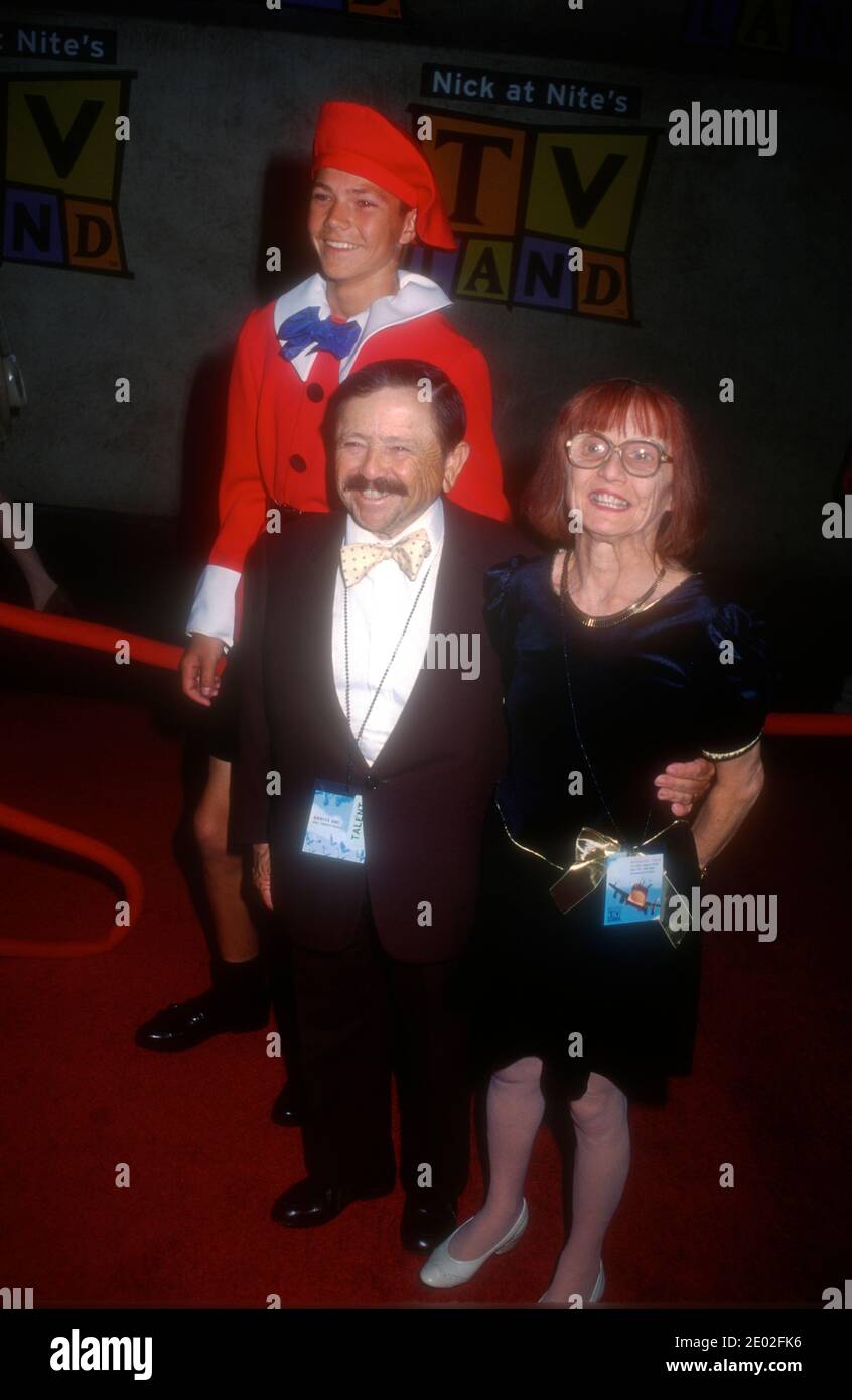 Los Angeles, California, USA 29th April 1996 Actor Jerry Maren and wife ...