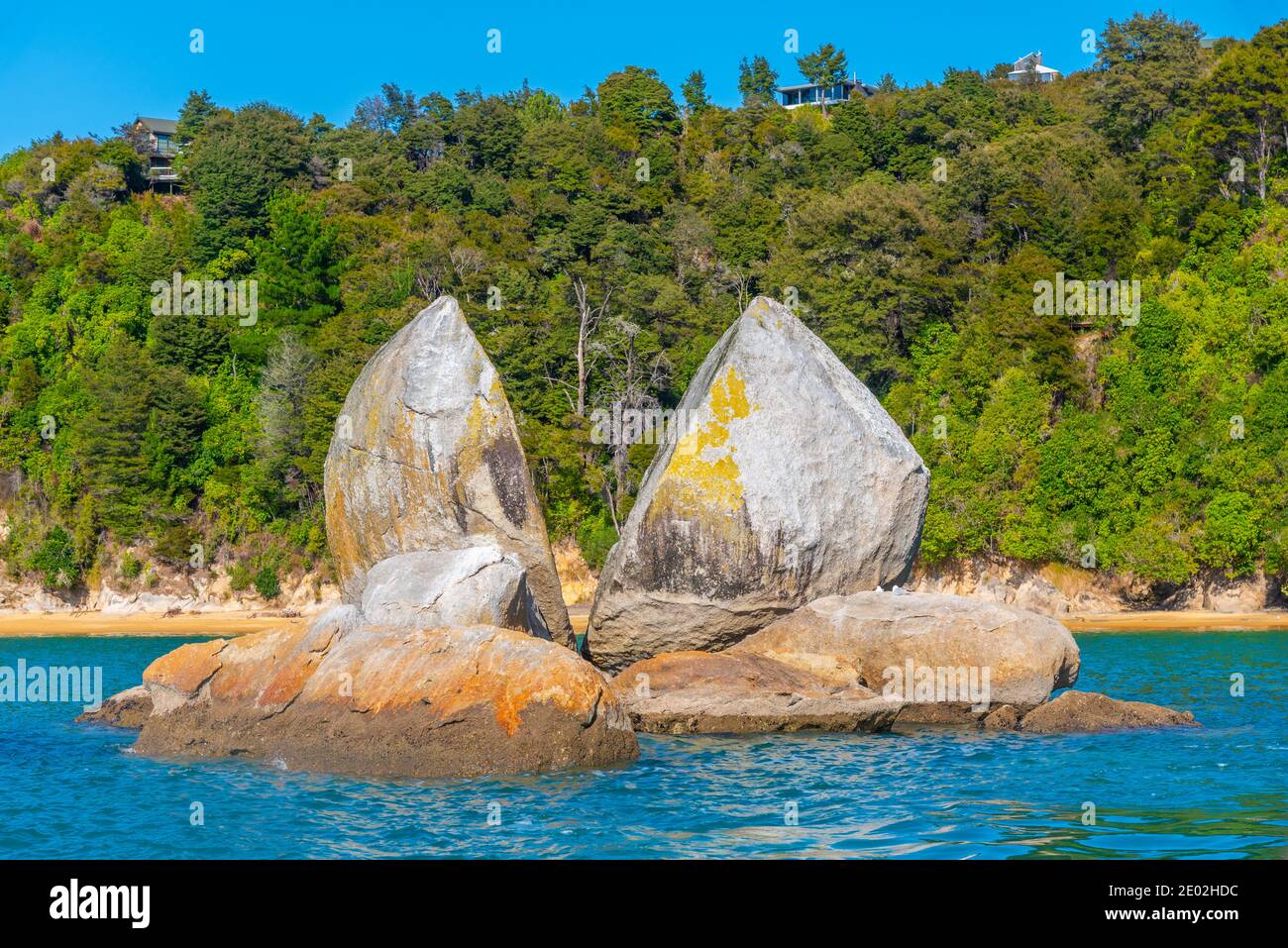 Split Apple Rock at Abel Tasman national park in New Zealand Stock ...