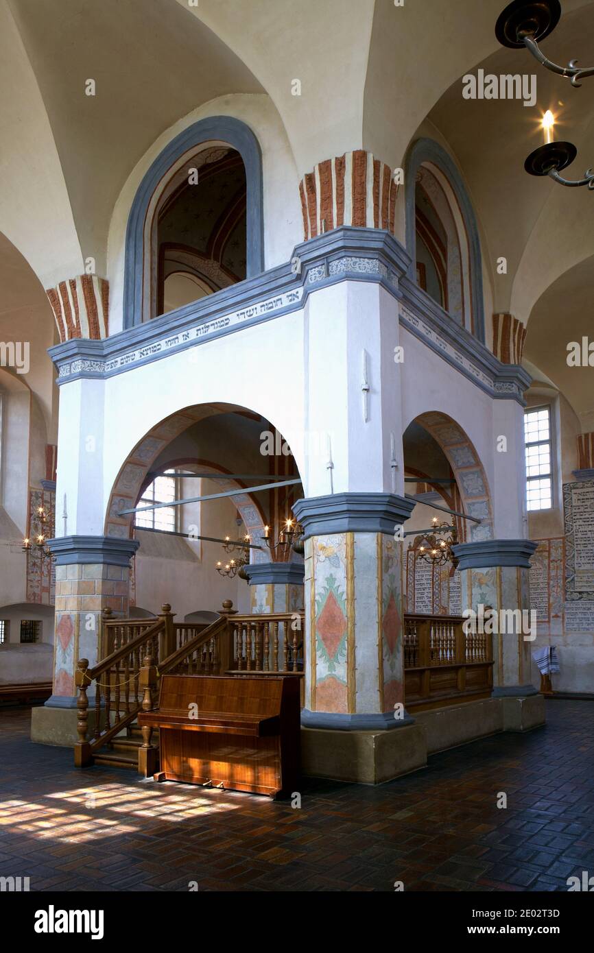 Bima synagogue hi-res stock photography and images - Alamy