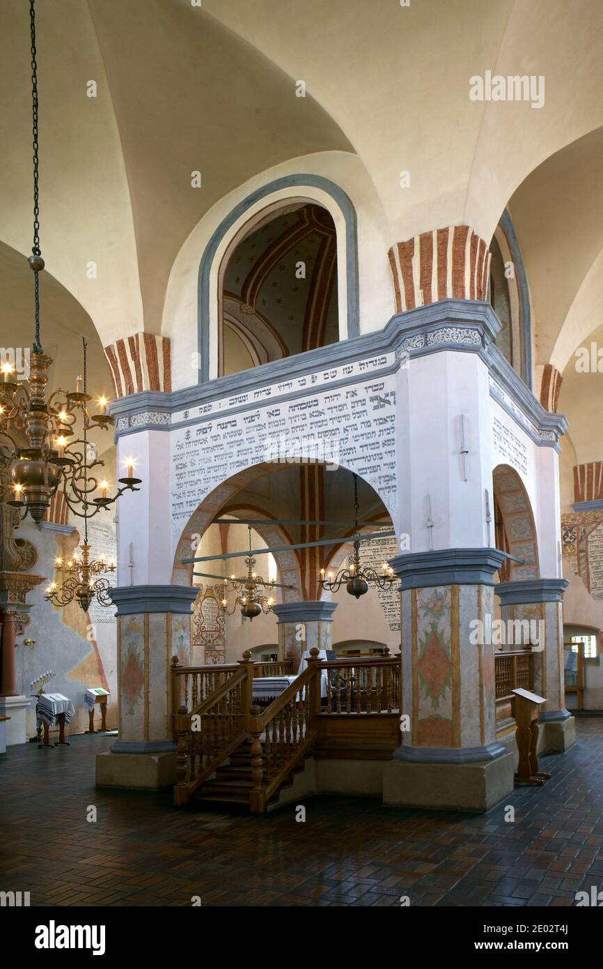 Bima synagogue hi-res stock photography and images - Alamy