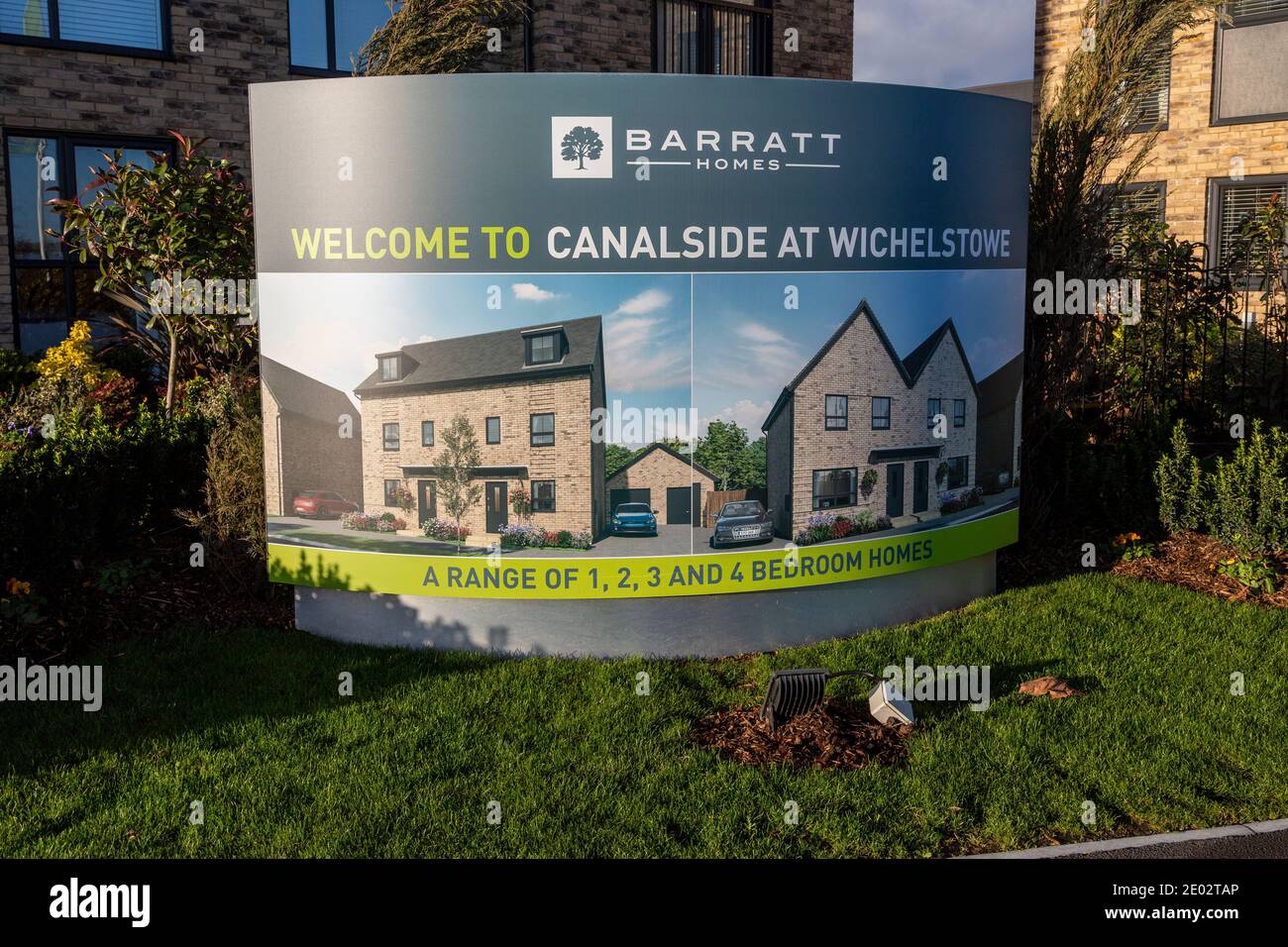 New housing development advertising sign hi-res stock photography and ...
