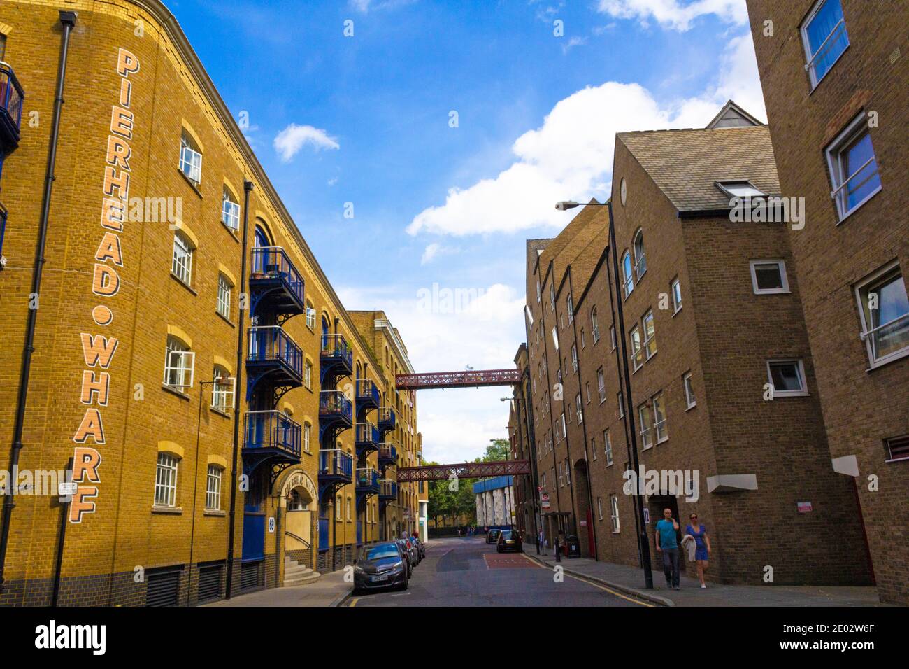 Wapping wharf houses hi-res stock photography and images - Alamy