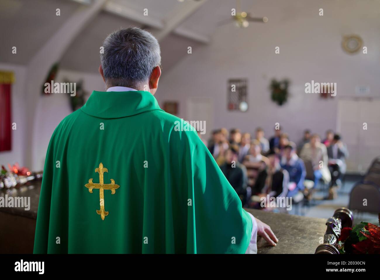 Priest sermon preaching hi-res stock photography and images - Alamy