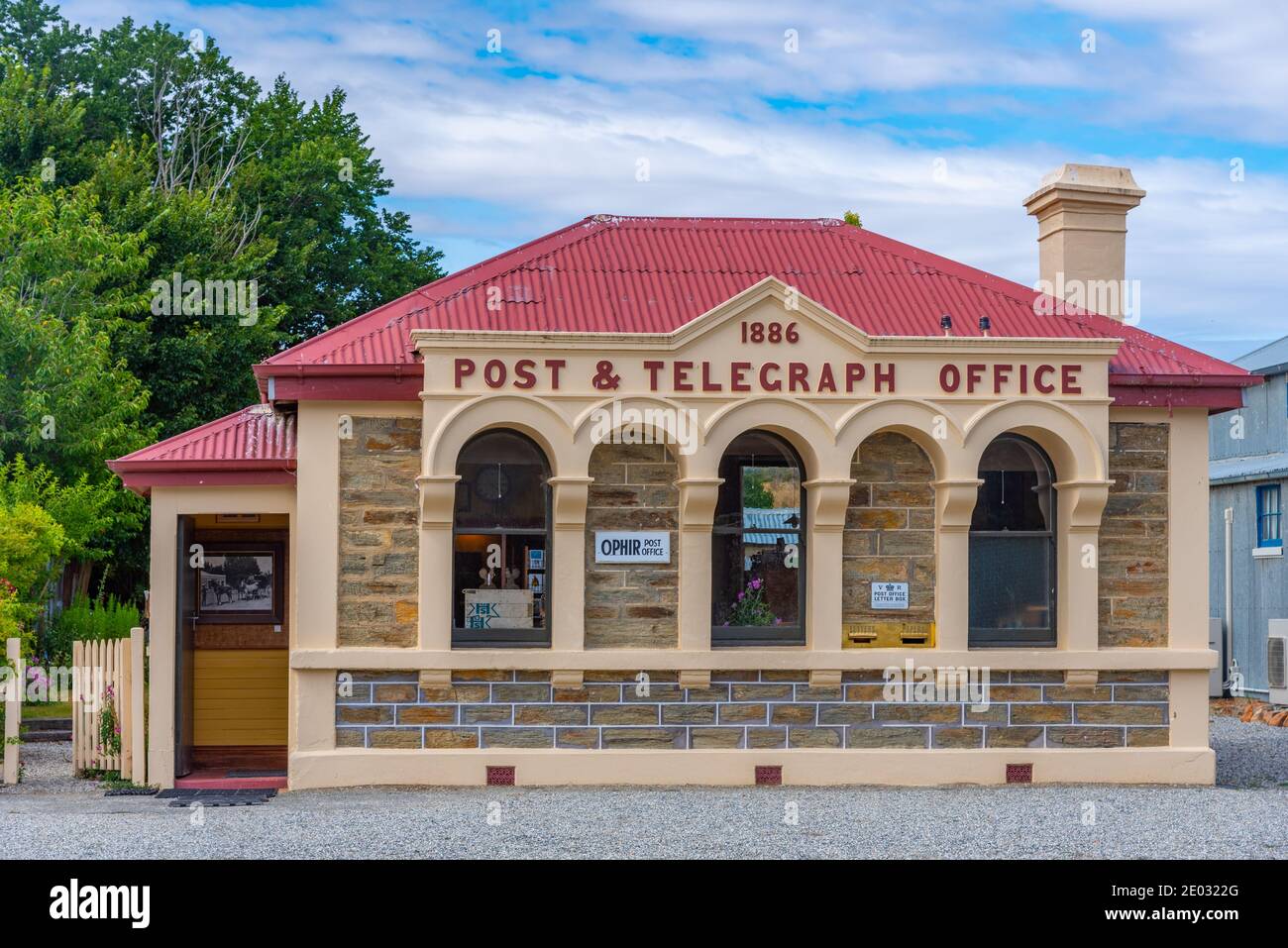 Ophir small post office building hi-res stock photography and images ...
