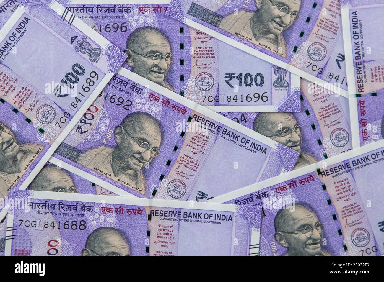 100 rupee note hi-res stock photography and images - Alamy