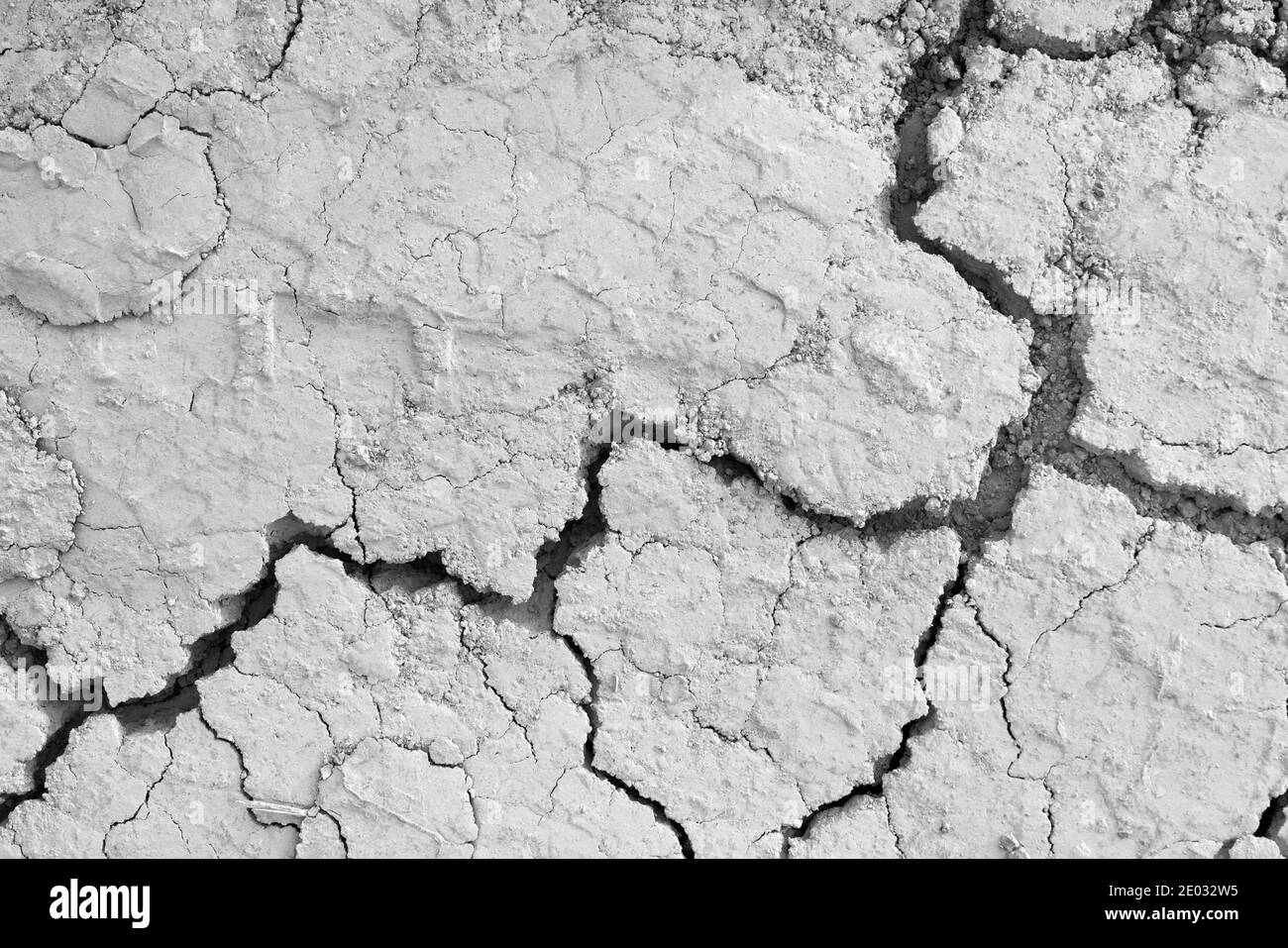 Cracks desert sand hi-res stock photography and images - Alamy