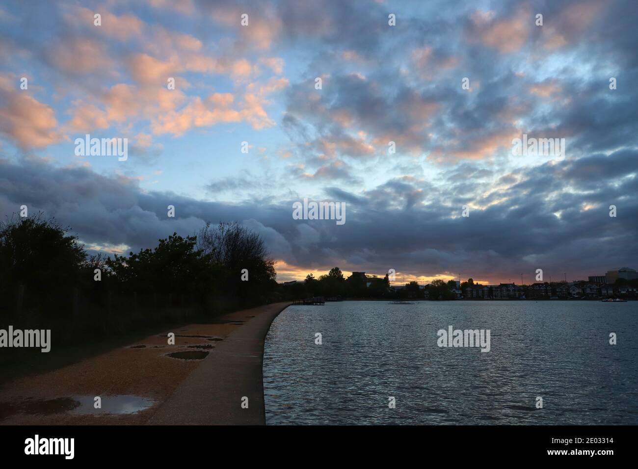 Summer evening sky orange hi-res stock photography and images - Alamy
