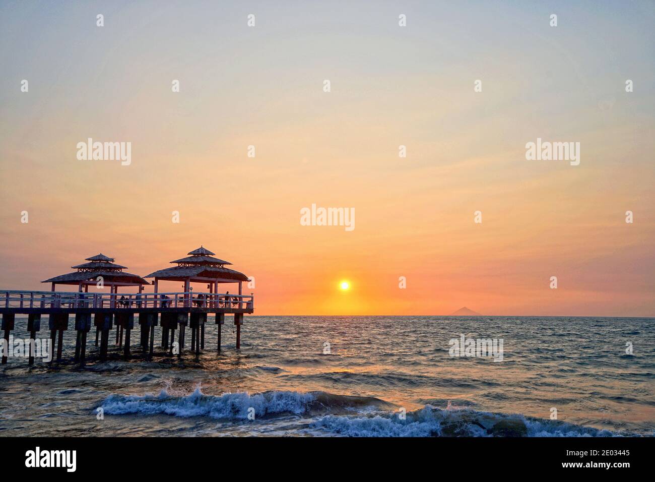 Sunset anyer beach hi-res stock photography and images - Alamy