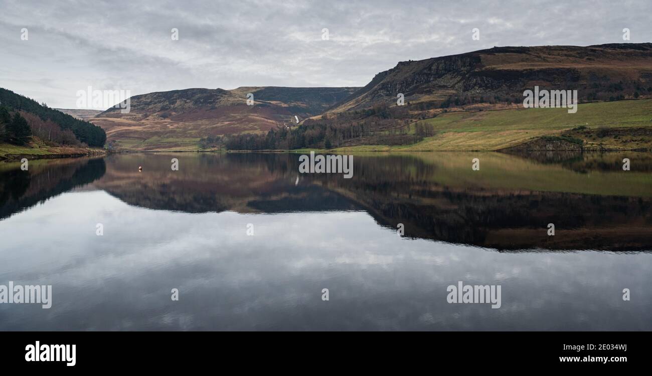 View of Dovestones reservoir Stock Photo - Alamy