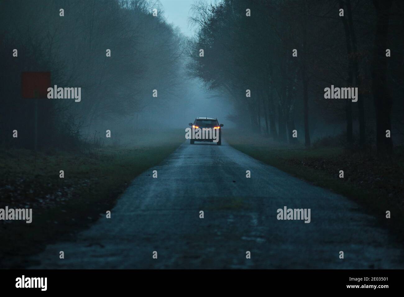 Rain asphalt hi-res stock photography and images - Alamy