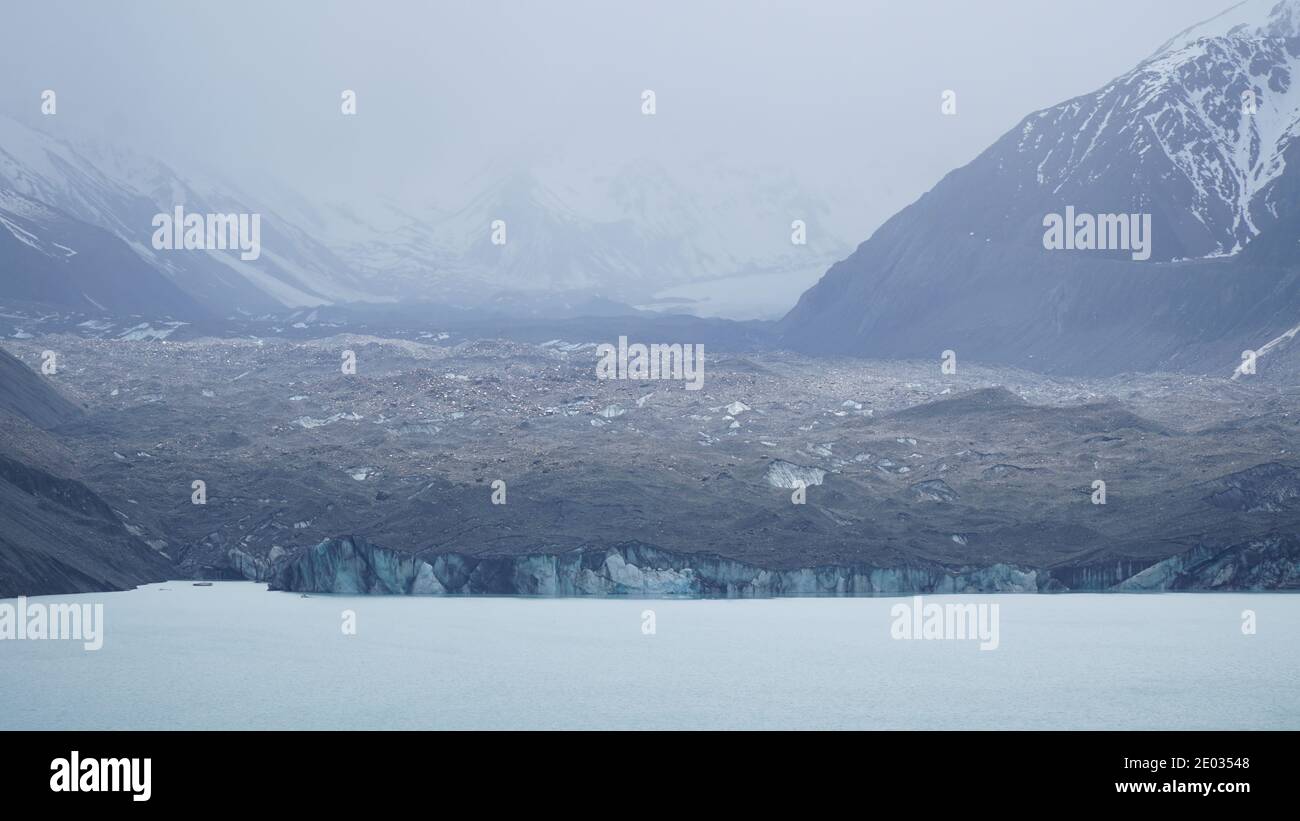Mountain and Lake Winter Landscapes near Aoraki - Mount Cook National ...