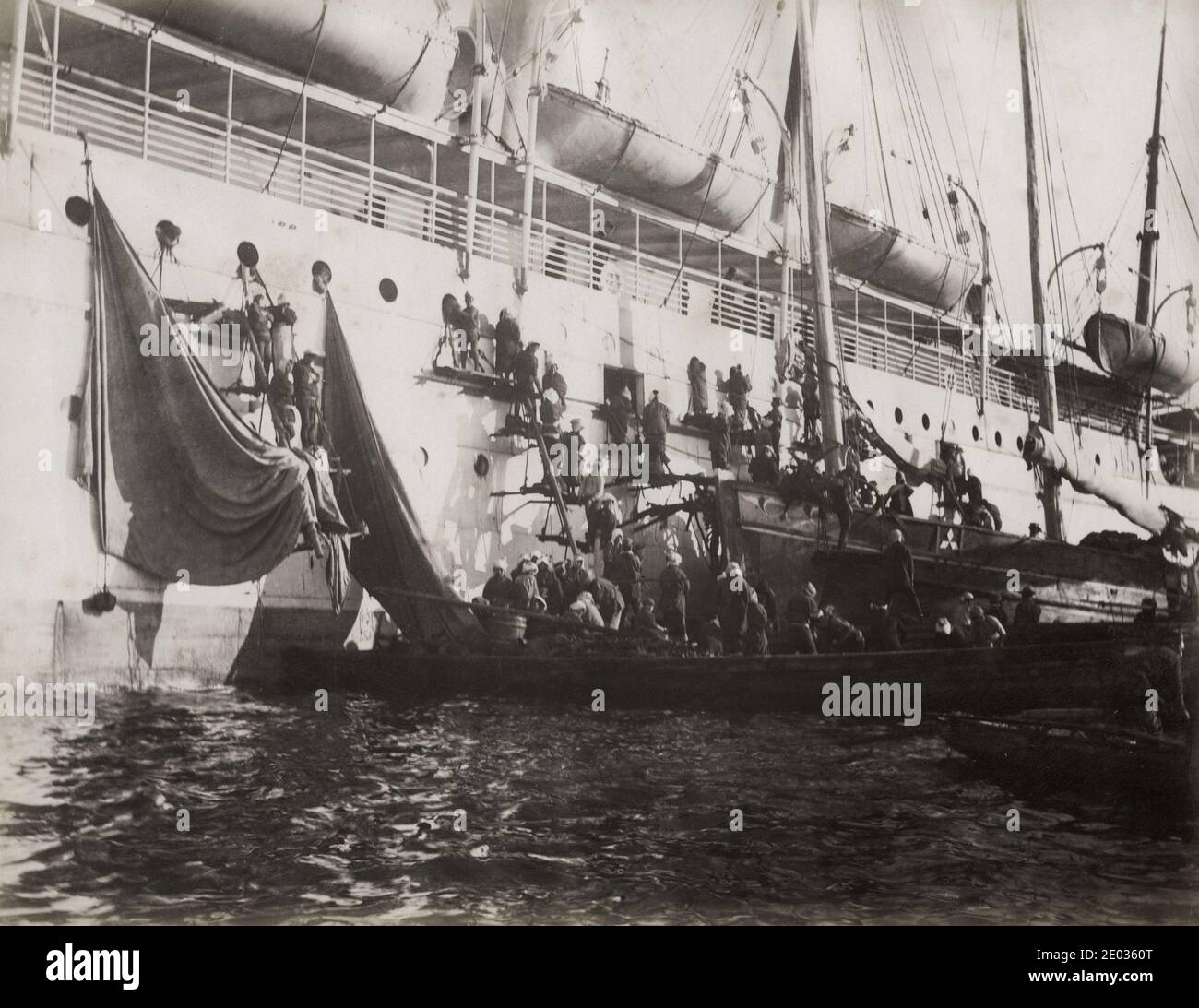Ocean going ship hi-res stock photography and images - Alamy