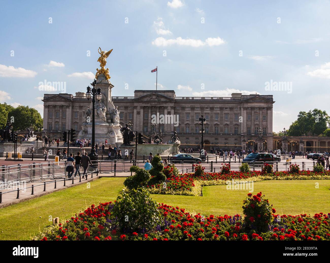 The Mall leading to Buckingham Palace in London,England,UK Stock Photo ...