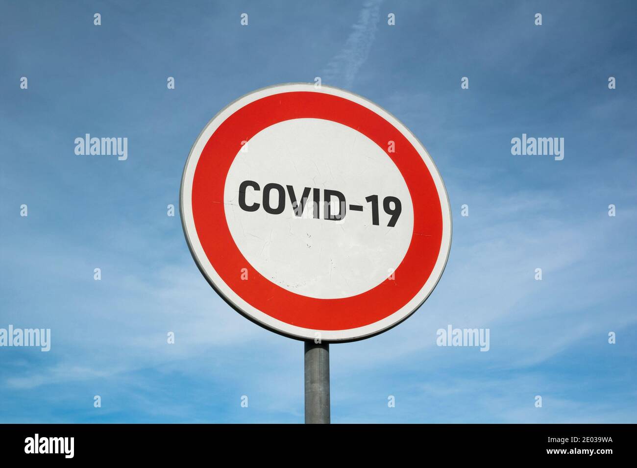 Road marking no entry hi-res stock photography and images - Alamy