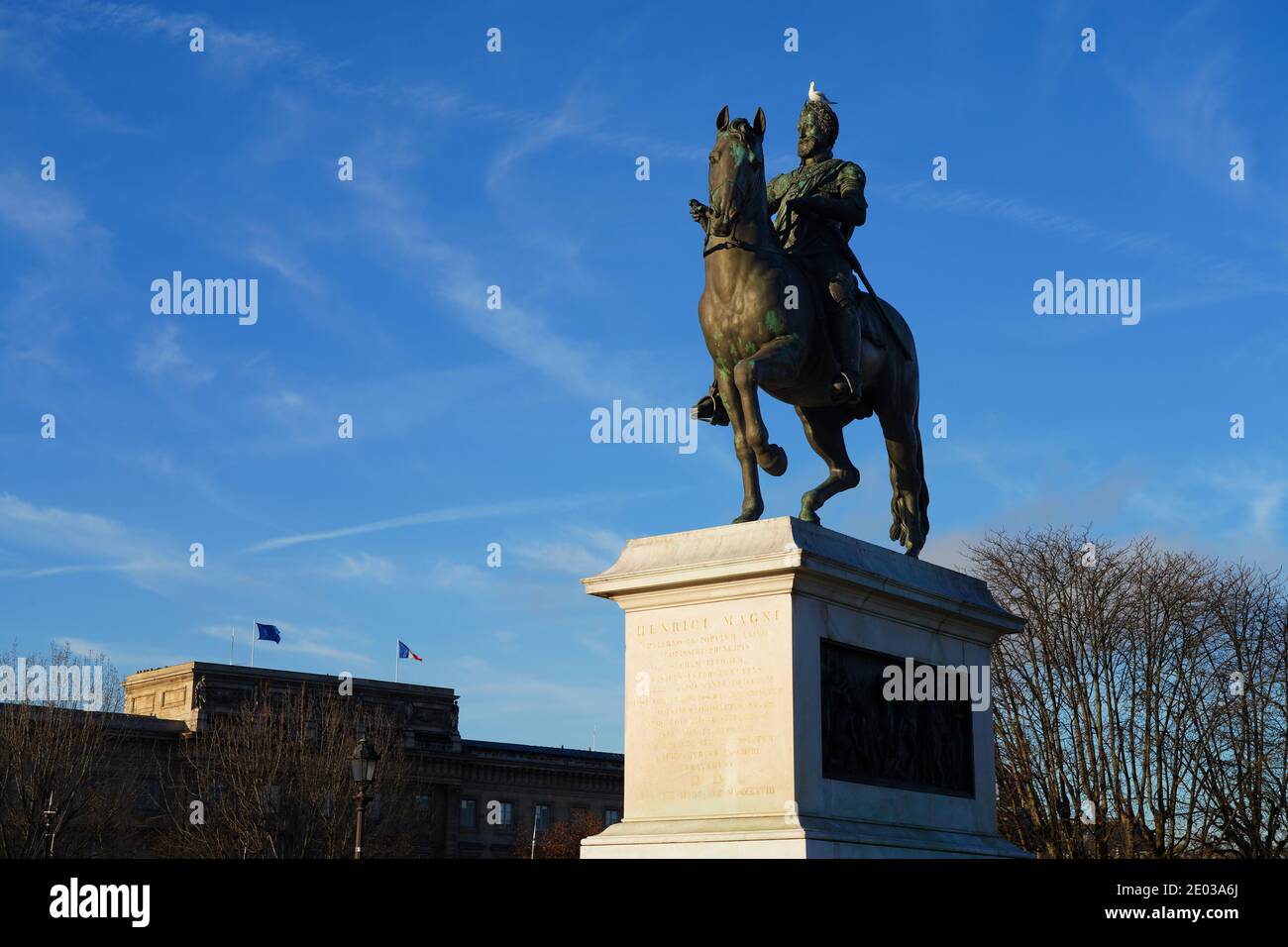 Statue of french king henri iv hi-res stock photography and images - Alamy