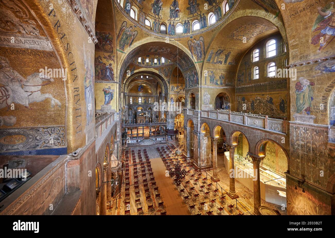 Amazing golden mosaics inside the Basilica di San Marco (St Mark's ...