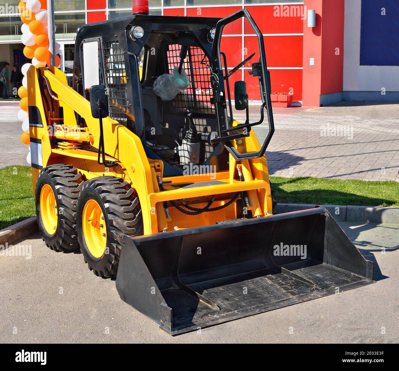 Shovel loader tractor hi-res stock photography and images - Alamy