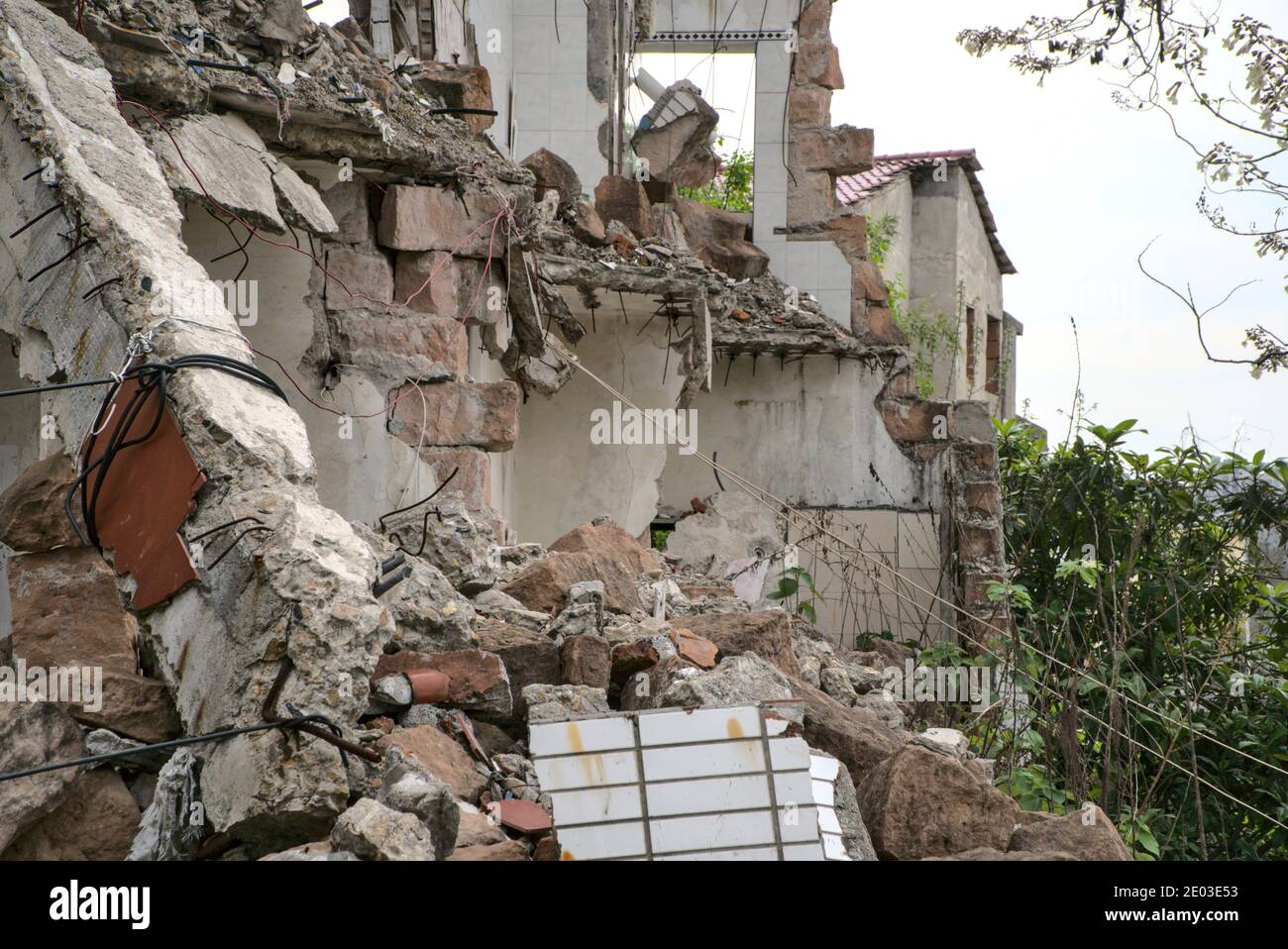 Buildings destroyed after earthquake, collapsed wall in ruins Stock Photo - Alamy