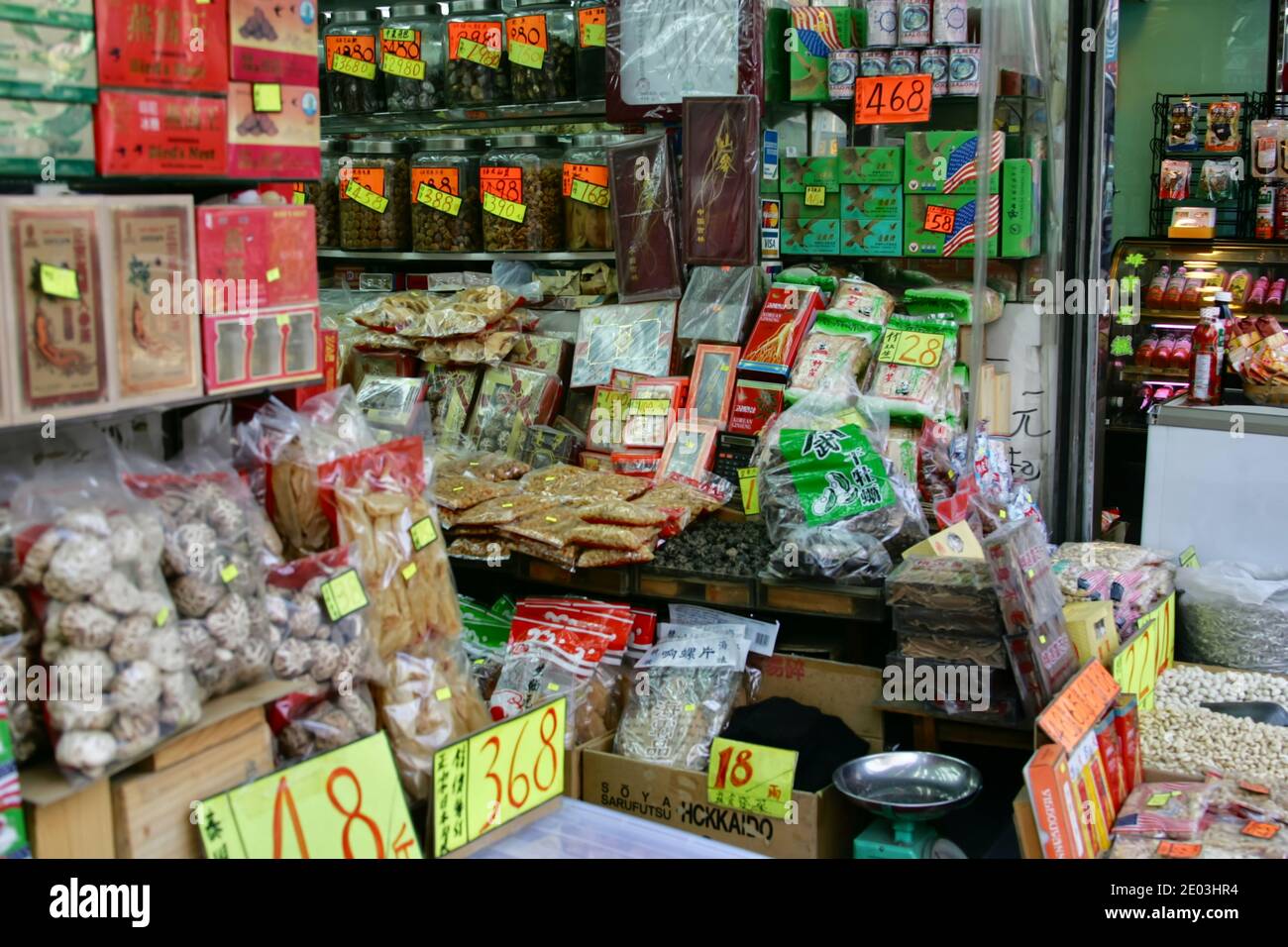 Hong Kong - Shops and stores around Temple Street Stock Photo - Alamy