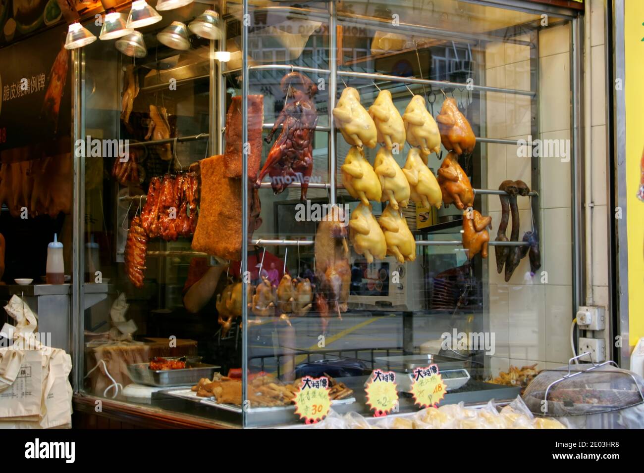 Hong Kong - Shops and stores around Temple Street Stock Photo - Alamy