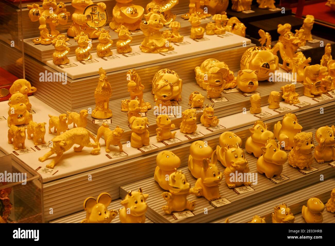 Hong Kong - Shops and stores around Temple Street Stock Photo - Alamy