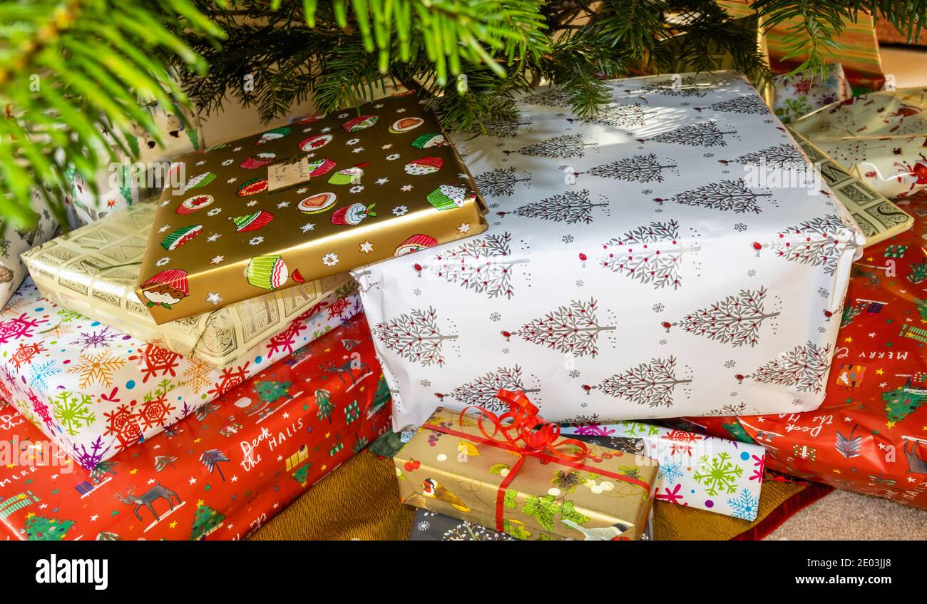 Presents the colour hi-res stock photography and images - Alamy